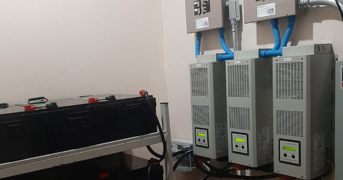 ¿Qué son y cómo funcionan los controladores de carga para energía solar?